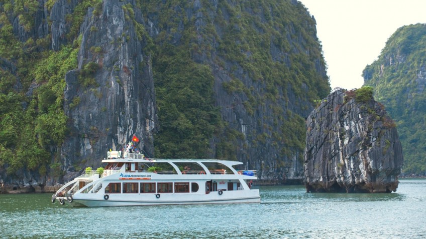 Alova Premium Cruise Halong Bay - Viet Express Travel