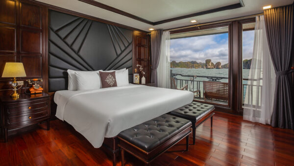 Princess Suite| La Regina Legend Cruise Halong Bay - Viet Express Travel